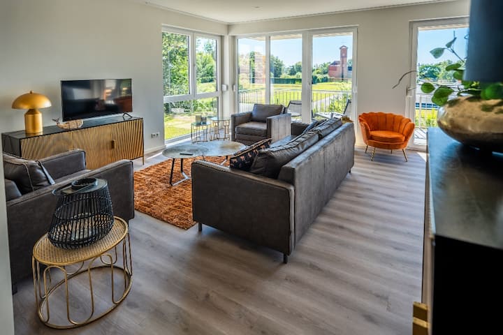 Hangar 19 Superior Apartment Mit Terrasse Und Gart - Schwerin