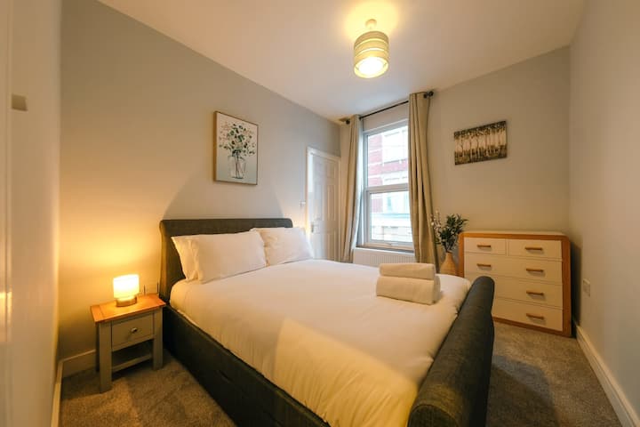 Raleigh 2 Bedroom Apartment With Parking - Brístol