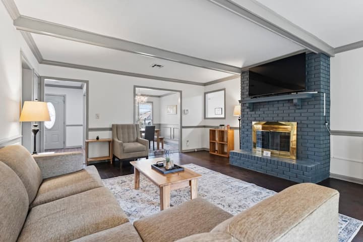 Midtown, Fenced Yard & Patio- White Acres Retreat - Montgomery, AL