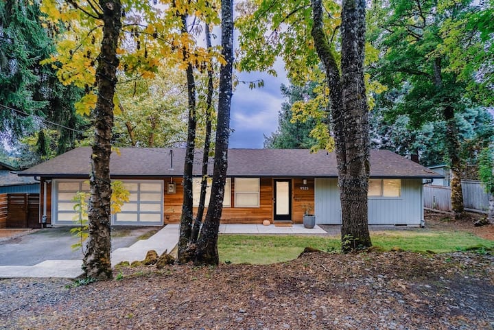 Hazel Haus: Secluded Sw Pdx Home With Hot Tub - Portland, OR