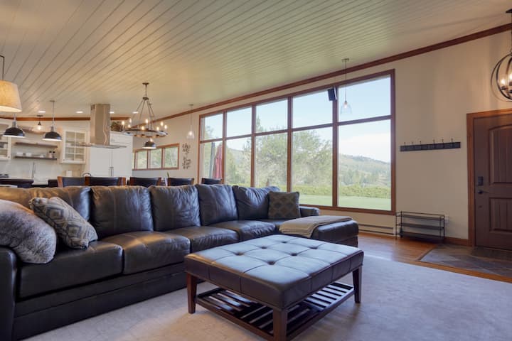 Luxury Earth Home W/ Chef's Kitchen - Hot Springs, SD