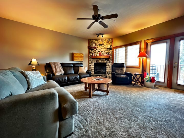 Mountain Bliss: 2-bedroom Condo With Private Hot - Kimberley, BC, Canada