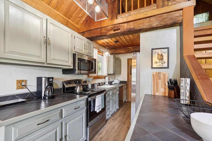 Evergreen Chalet - Tucked Into Nature - Stowe, VT