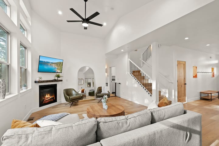 Winter Truckee Retreat | Hot Tub, Desk, King Suite - Truckee, CA