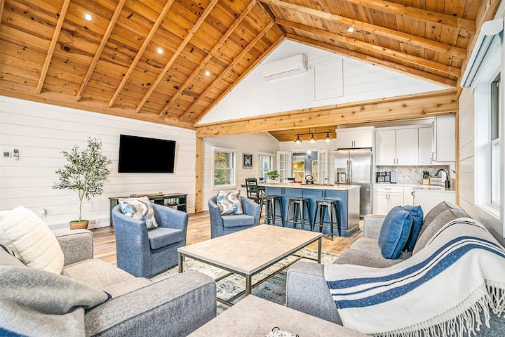 Park Place: River Views, Near To Beach & Downtown - Saugatuck, MI