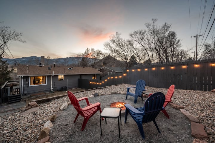 Scenic Escape W/ Firepit & Bbq At Hillside Horizon - 콜로라도스프링스