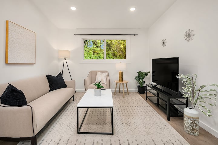 Cozy 1-bedroom Kirkland Guest House: Pet Friendly - Bothell, WA