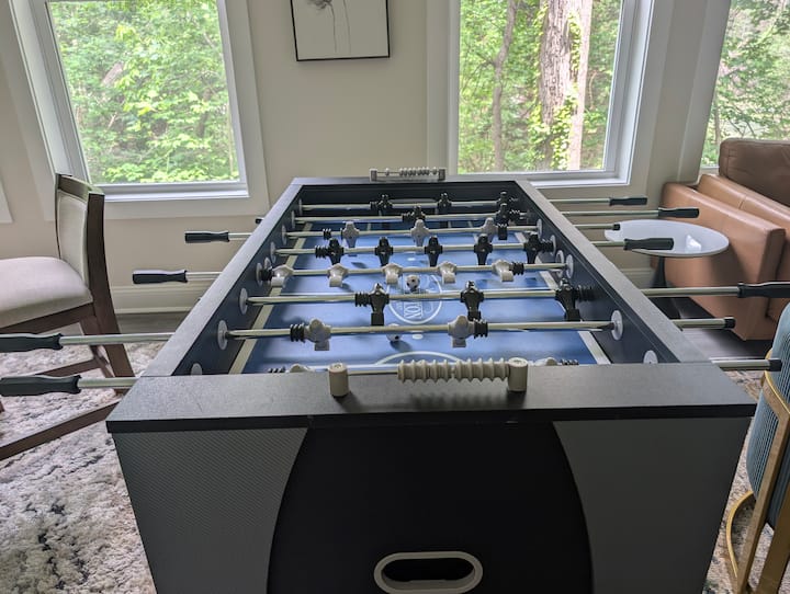 Foosball Arcade Poker King Bed Near Battery - Marietta, GA