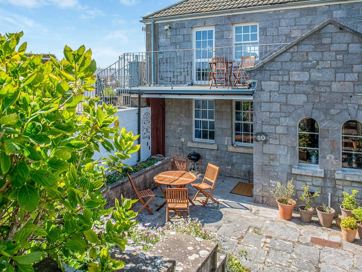 The Old Canoe Club - Plymouth