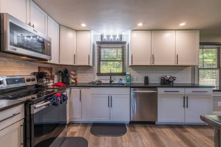 Onyx Outpost (13 Min To Old Man’s Cave) - Logan, OH