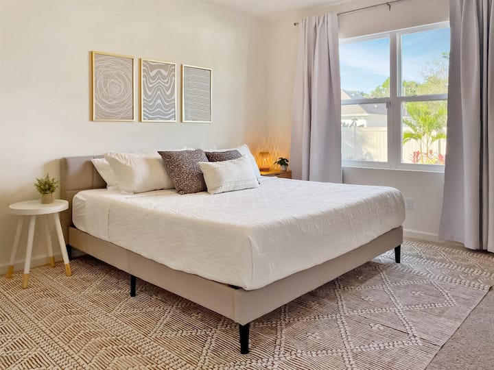 Tropical Garden | Fast Wifi | 5 Tvs | Fenced Yard - 聖露西港