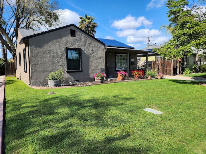 2/1 Cozy Home - Stockton, CA
