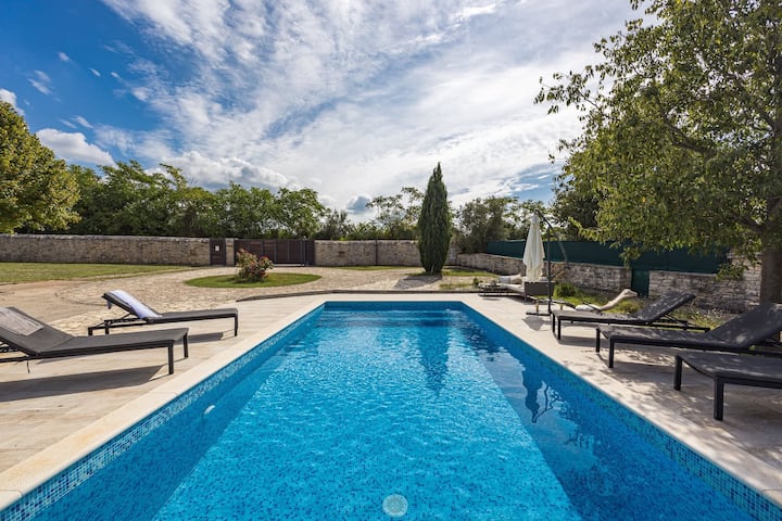 Villa San Antonio With Private Pool - Peroj
