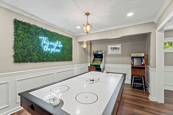 Endless Family Entertainment, Fire Pit, 2 Kings! - Wichita, KS