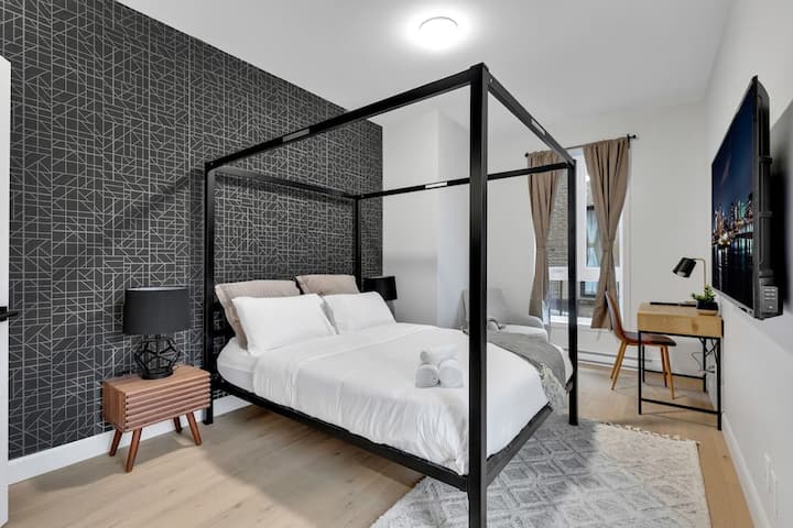 Spacious & Peaceful 2 Bedrooms, Sleep 6 - Island of Montreal