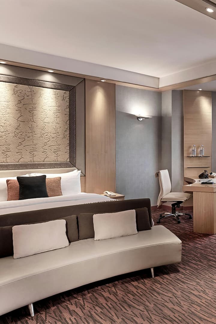 Spacious King Room & 1x Complimentary Minibar - Singapore