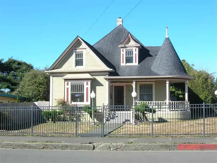 Old Town Charm - Crescent City, CA