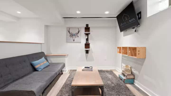 Fully Renovated Studio, Great Location! - Wauwatosa, WI