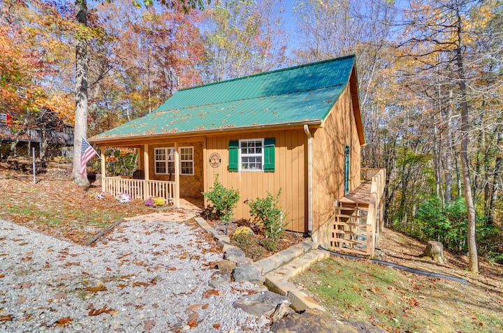 Burnside Resort Cabin W/ Hot Tub & Outdoor Spots! - Kentucky