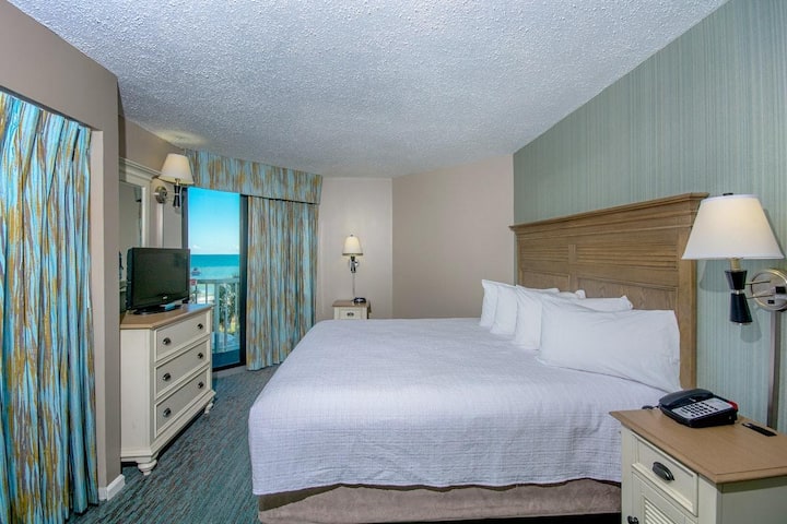 6th Floor Oceanfront King Condo Includes Breakfast - Myrtle Beach, SC
