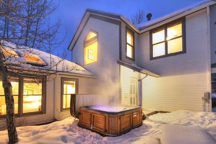 Historic Downtown, Private Hot Tub, Low Fees - Breckenridge, CO