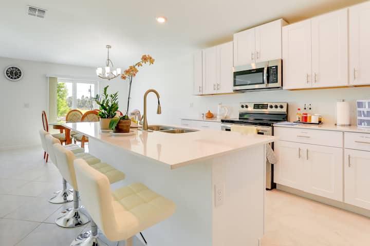 Bright Port Charlotte Home - 2 Mi To Beach! - Port Charlotte, FL