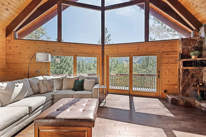 Menlo Treehouse. Guest House, Sauna, Hot Tub. - Big Bear, CA
