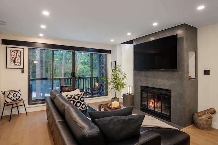 2br | Prime Location | Heated Floors | Wood Fire - ウィスラー