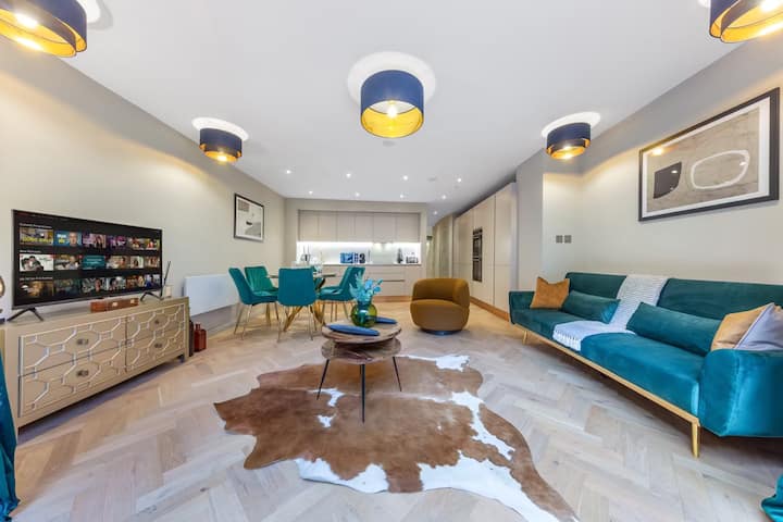 Deluxe Two Bedroom Apartment At St Johns Wood - London, UK