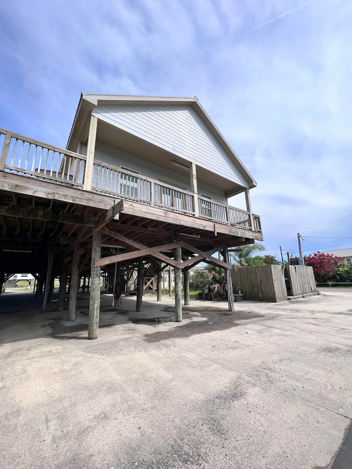 Blue Water Villa G, Across From Beach - Grand Isle, LA