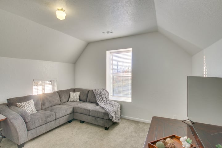 Convenient Logan Apartment - 1 Block To Town! - Logan, UT