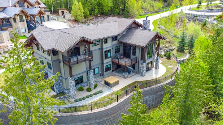 Luxury Timber Frame Ski Chalet - Tamarack Lodge - Revelstoke