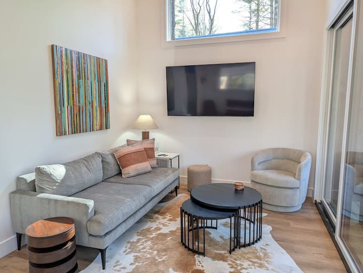 Modern 2br Cabin Near Highlands · Bright Interior - Highlands, NC