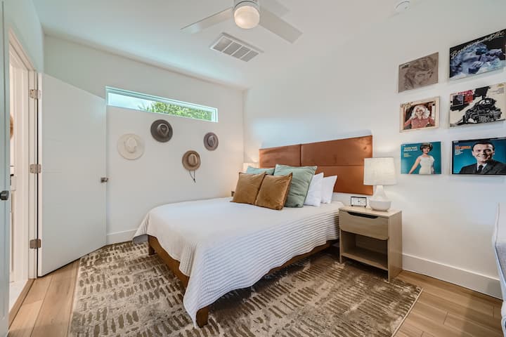 Stylish Green Room Studio In Downtown Georgetown - Georgetown, TX