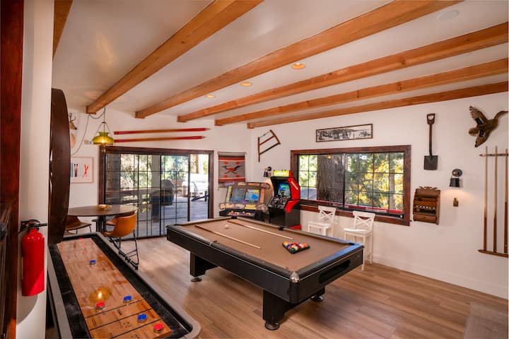 Lake Arrowhead Skyforest Chalet -Newly Remodeled - Lake Arrowhead, CA
