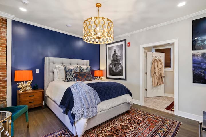 Park House On Main 2c- Queen Suite - Parkville, MO