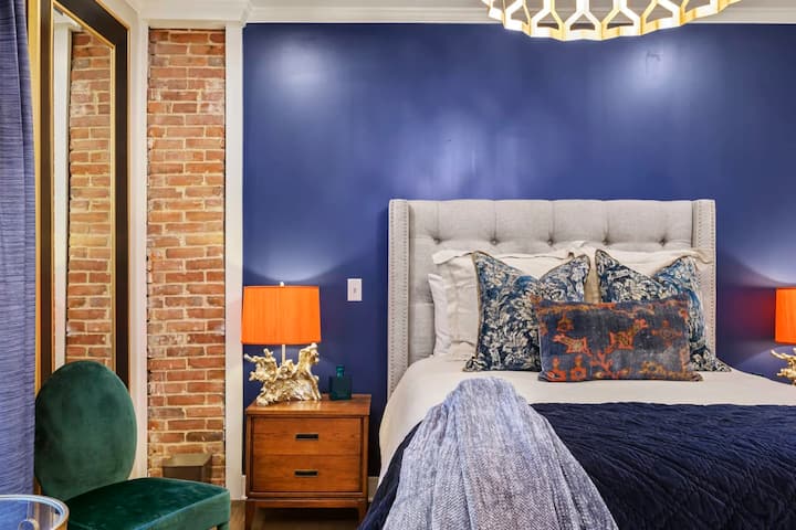 Park House On Main 2c- Queen Suite - Parkville, MO