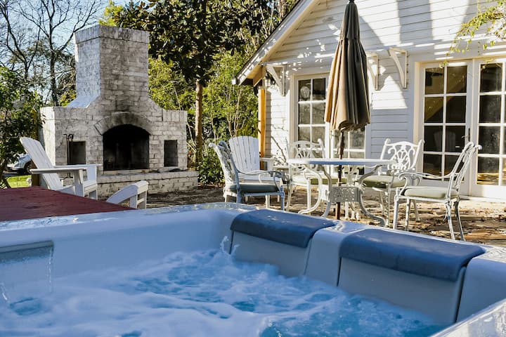 Hot Tub - Chefs Kitchen-fenced Yard- Historic Home - Greensboro, NC