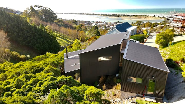 Ocean Views At Rapanui Lodge- 4br Gem With Parking - Christchurch, New Zealand