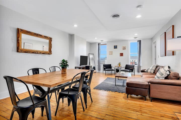 The Collar City Oasis |Pet Friendly|wifi|workspace - Troy, NY