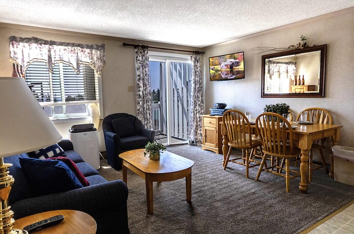Ml 361: Comfortable 2br, Bike-in/out + New Deck! - Snowshoe, WV