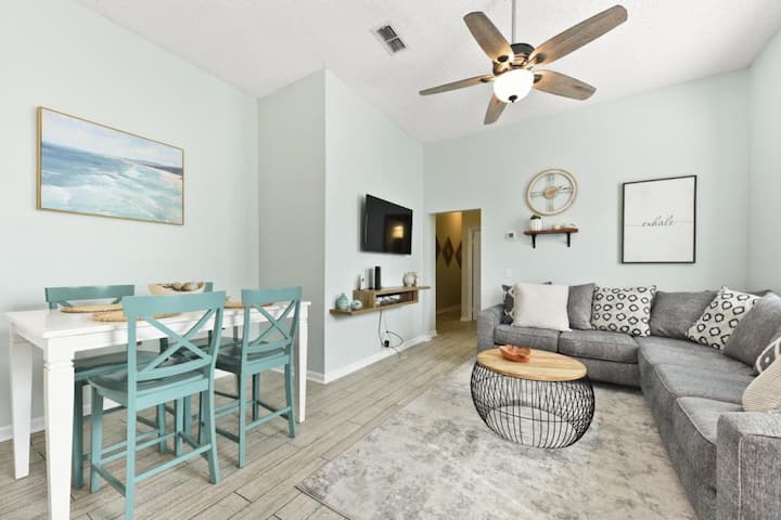 Pink Dolphin 2 1 Blk To Beach | Close To Mayo - Jacksonville, FL