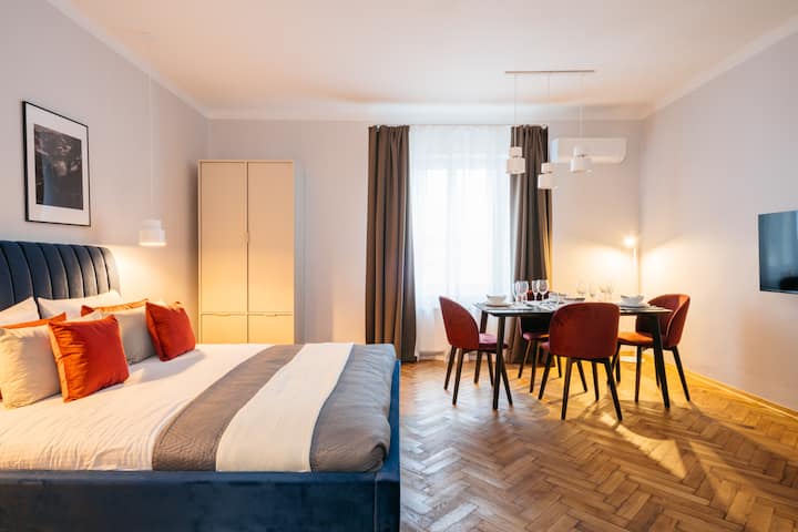 Stylish Penthouse Apartment With Main Square View - Kraków