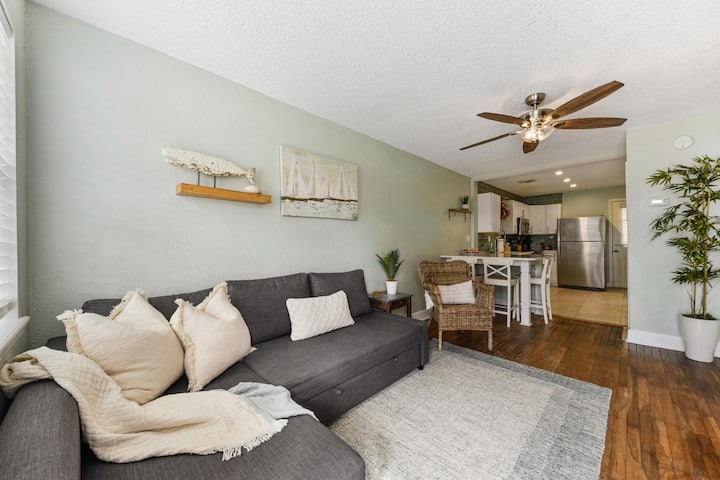Ocean Blue Cottage 2| 1 Blk To Beach|close To Mayo - Jacksonville Beach, FL