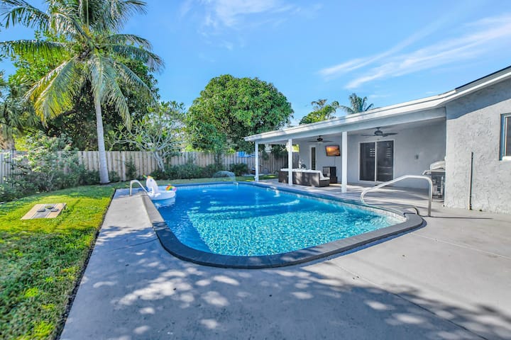 Boca Beauty - Stylish Home With Pool - Boca Raton, FL