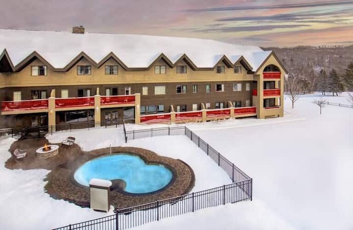 Near Killington Ski Area | Hot Tub. Mountain Views - Killington, VT