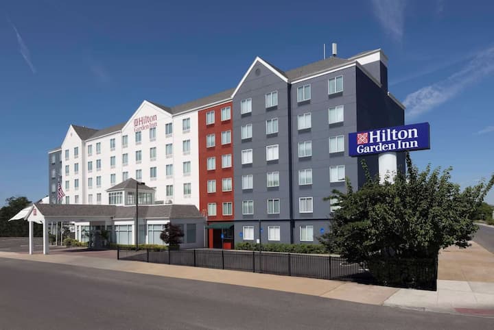 Near Jfk Airport + Free Shuttle. Dining. Fitness. - Queens, NY