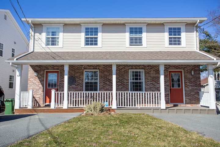 3 Bdrm Home With Backyard - Close To Shopping - Halifax