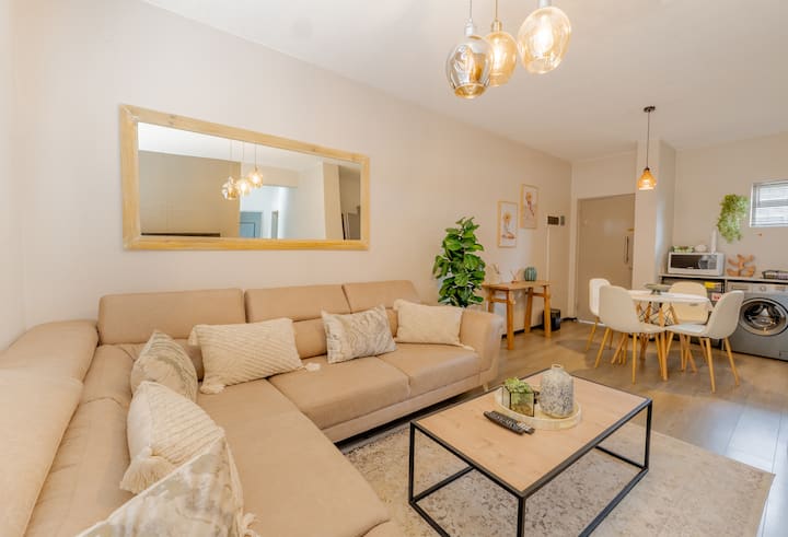 Urban Living : Broadacres Modern 2 Bedroom - Lanseria