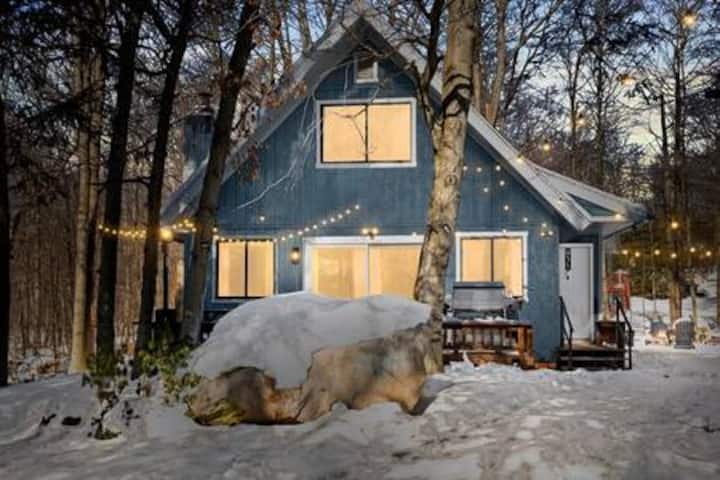 A Poconos Cozy Chalet - Tobyhanna, PA